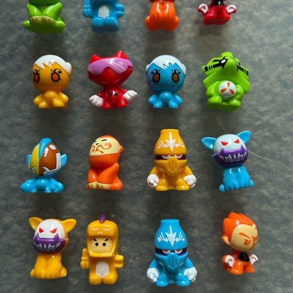 Toys | Gogos Crazy Bones Modern Advance Series Lot Of 16 Different ...